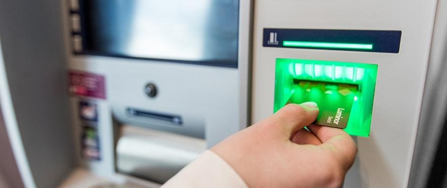 Palangoje įrengtas grynuosius pinigus priimantis „Luminor“ bankomatas ...